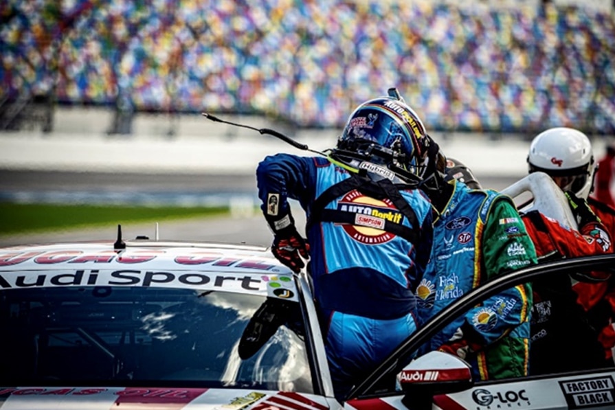 Extended Crew See Lawless Take Early Lead at Daytona - AUTOParkit